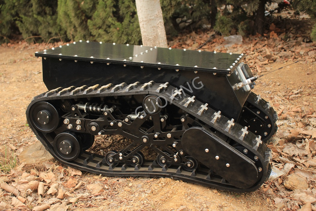 Waterproof PLT-1000 Military All Terrain Vehicles Rubber Stair Climbing ...